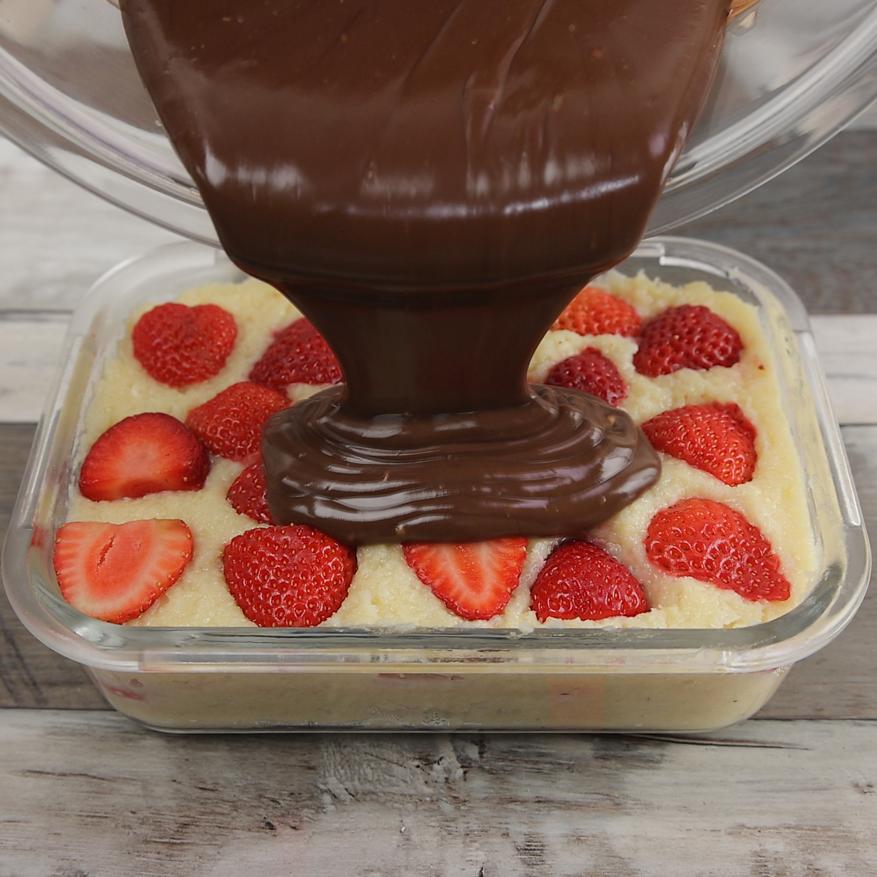 Bombom de Morango na Travessa - Receitas Aprenda